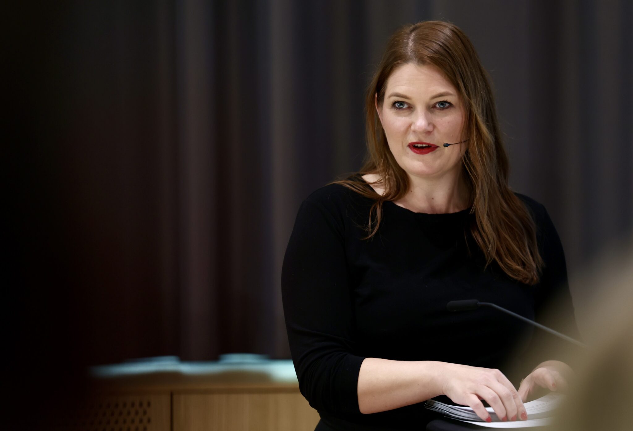 Anskaffelses-statsråden for sent ute, talte for døve stortingsører ...